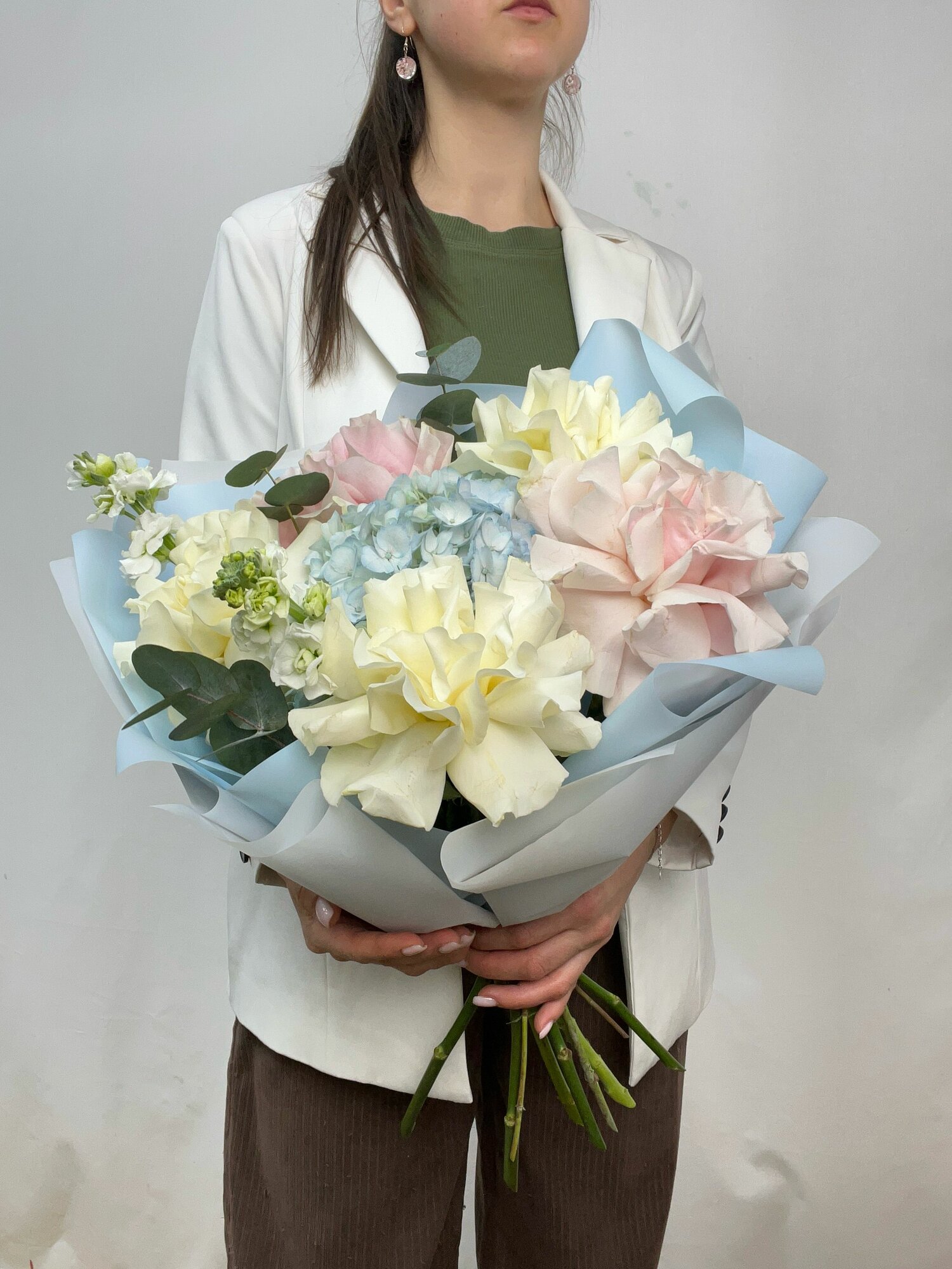 Объемный букет из французской розы и гортензии, Angies Flo, 7 штук