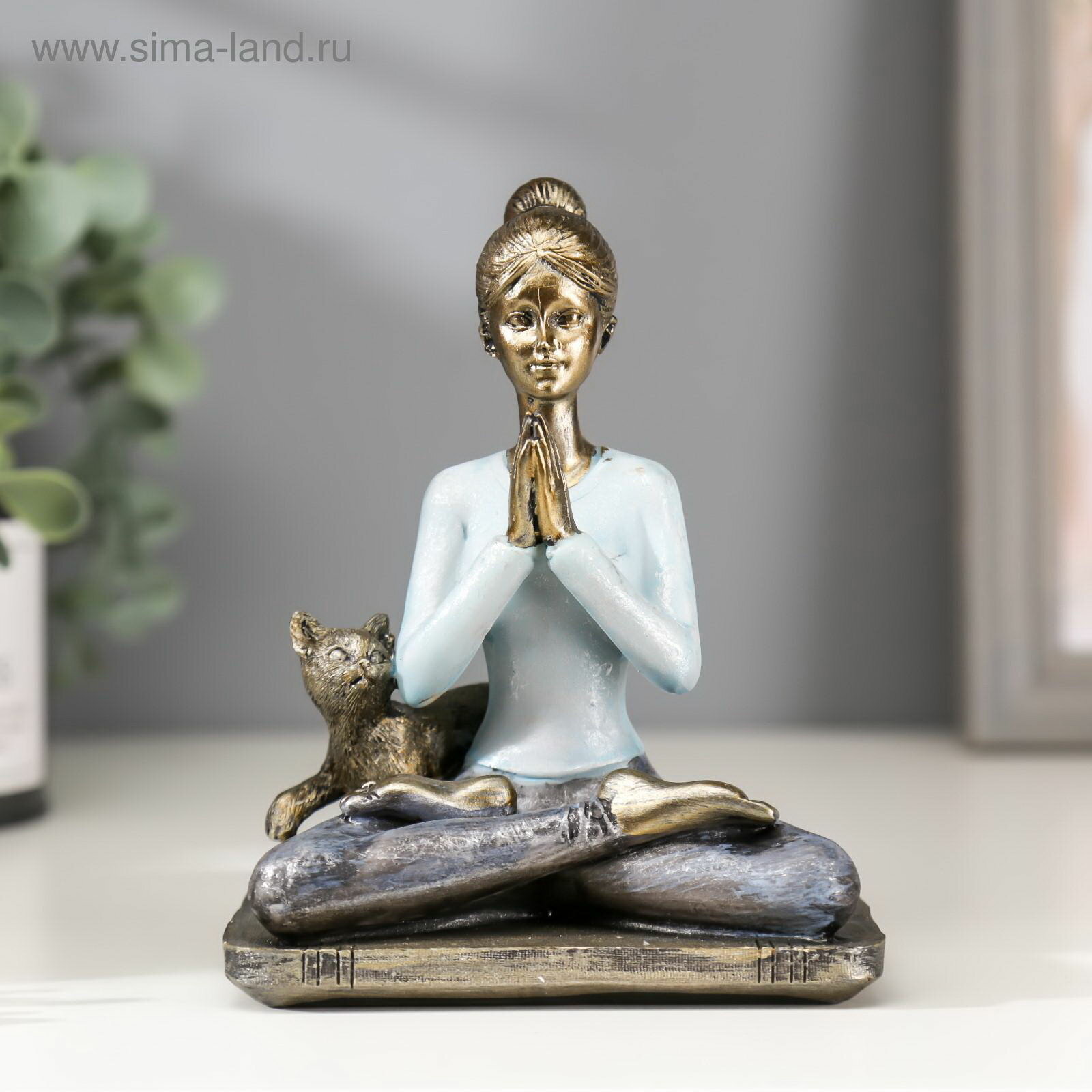Фигурка полистоун "Девушка в позе лотоса, с котом", синий, 14x11x7.8 см