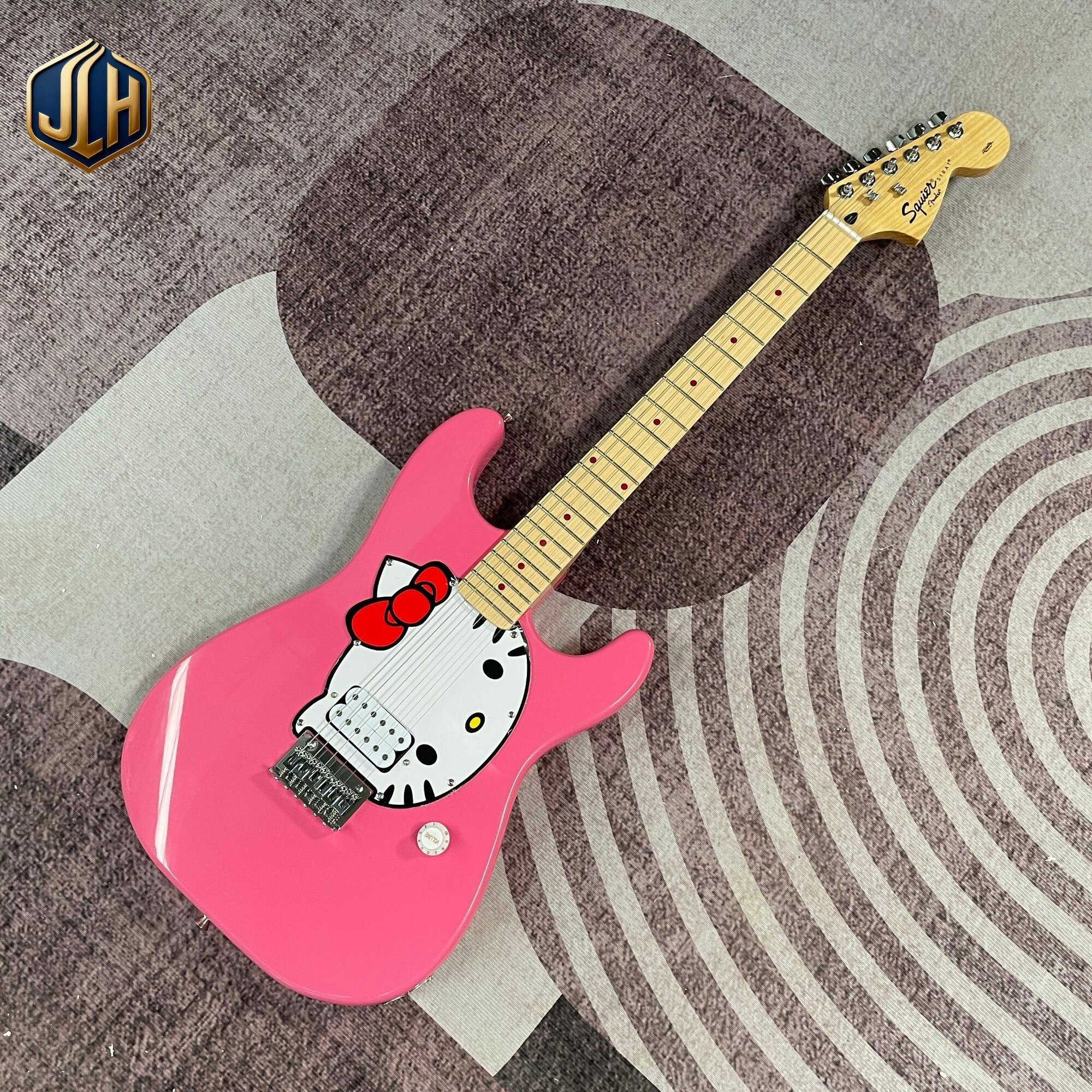 Электрогитара Новая электрогитара Hello Kitty собрала коллекцию 6-струнная