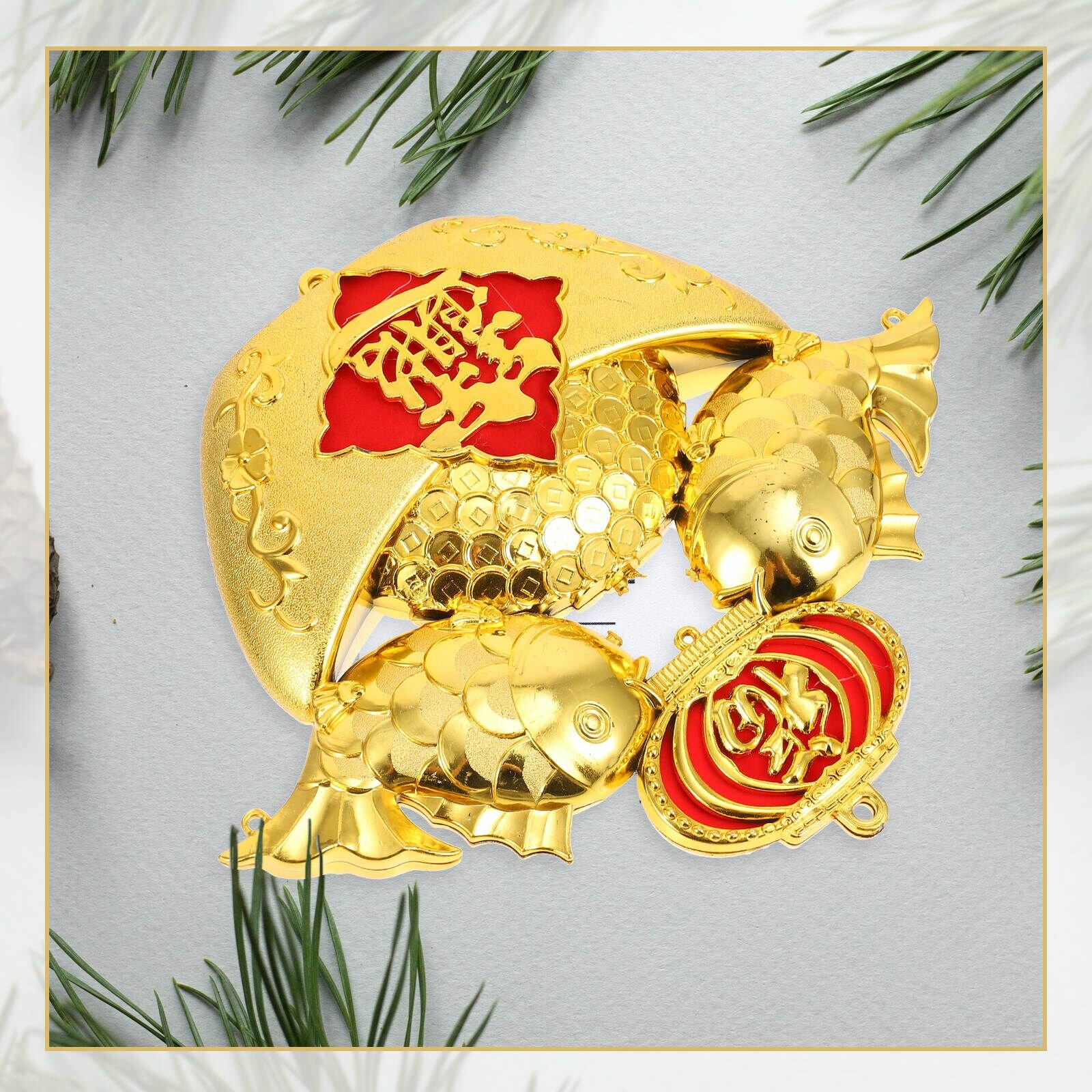 Золотая декоративная подвеска из металлизированного пластика с мотивом золотой рыбки для новогоднего декора