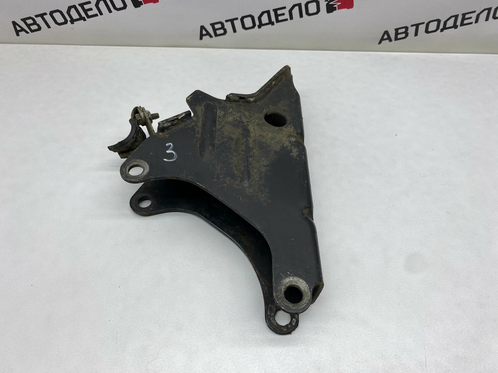 Кронштейн двигателя Volkswagen Golf MK3 1992 г