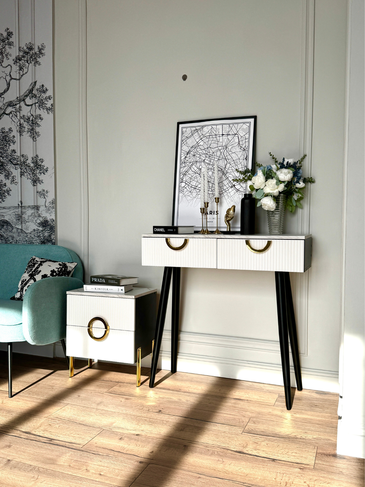 Столик туалетный белый консольный на высоких ножках в комплекте с тумбой прикроватной