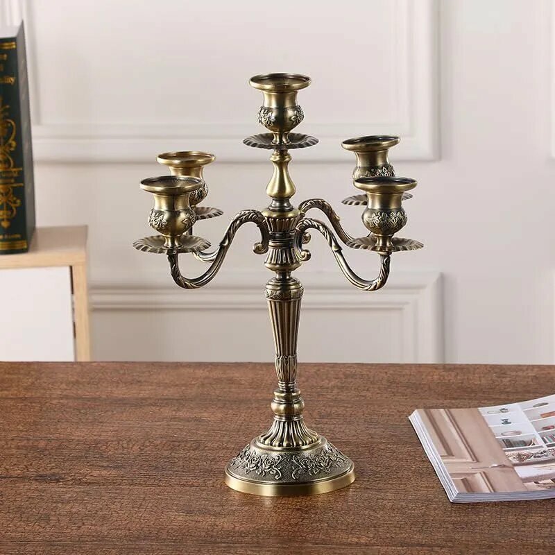 Бронзовый подсвечник в европейском стиле – винтажный аксессуар для романтического ужина