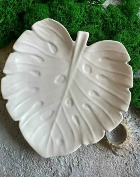 Поднос "лист монстера" раскраска из гипса от" Гон4арЪ" декор для дома. Белый цвет. 155*155 см