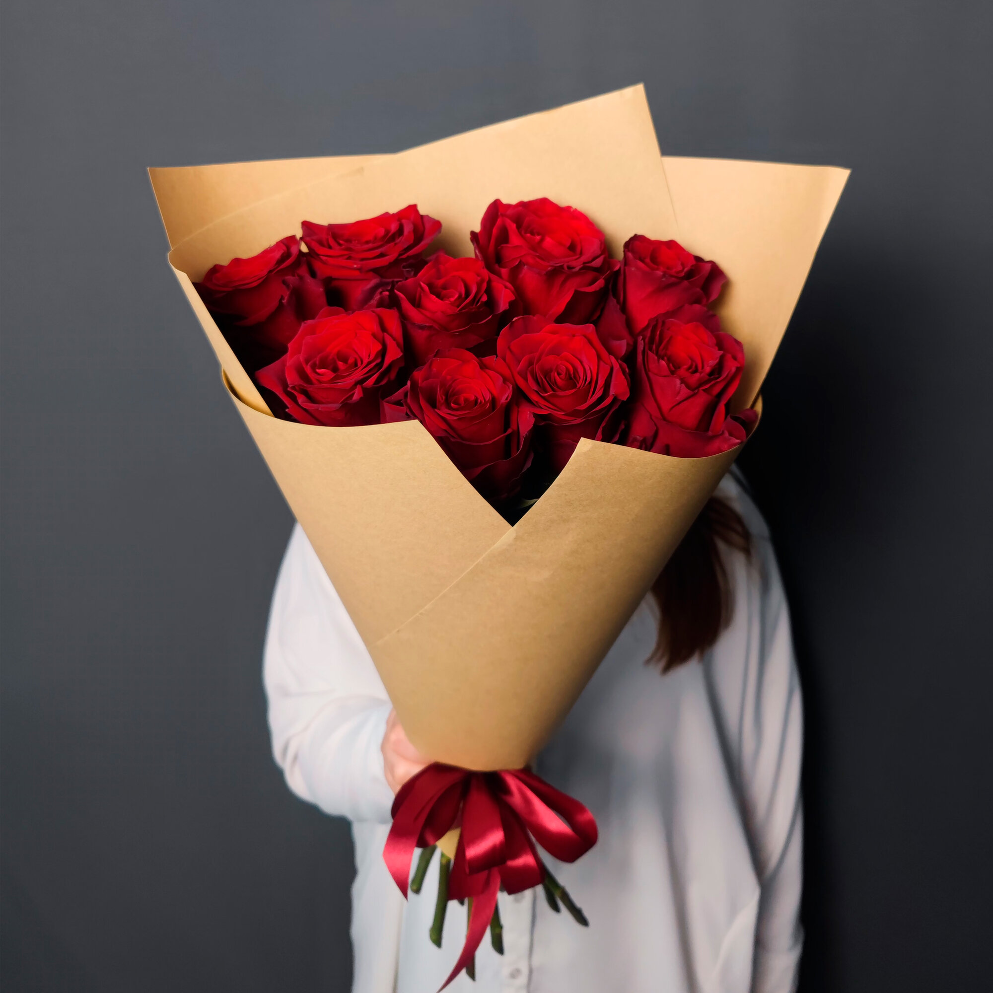 Цветы / Букет роза Эксплорер в крафте 9 штук , под ленту , красные тона