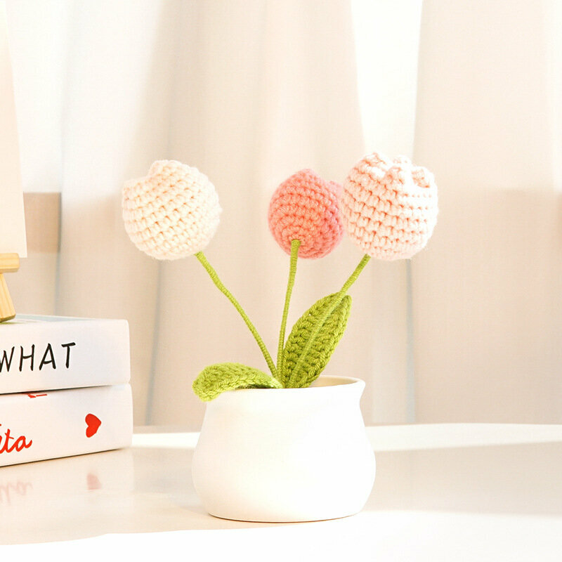 Вязаный горшок с тюльпанами (3 цветка, ручная работа, домашний декор)