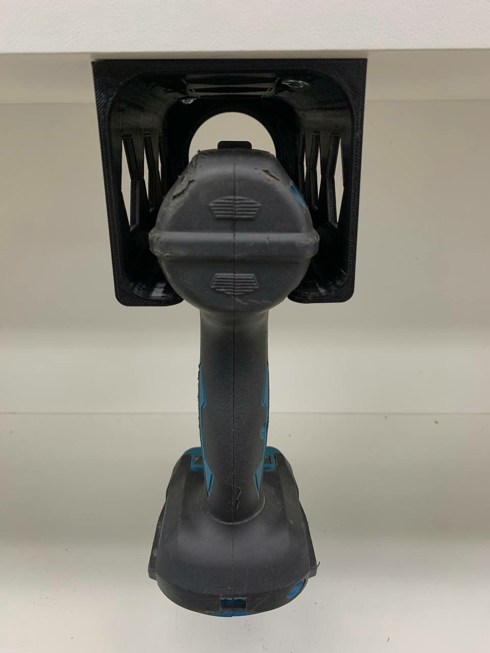 Настенный держатель шуруповерта для широких шестигранников