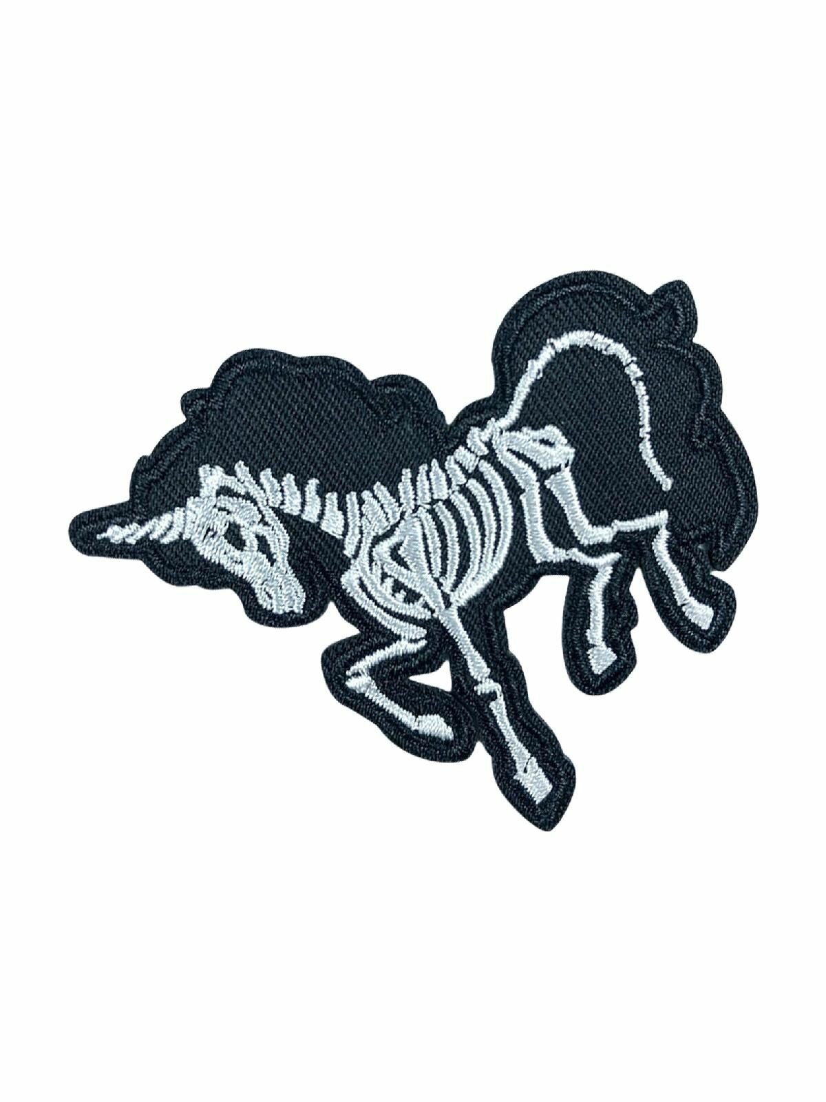 Вышитые аппликации с головой лошади