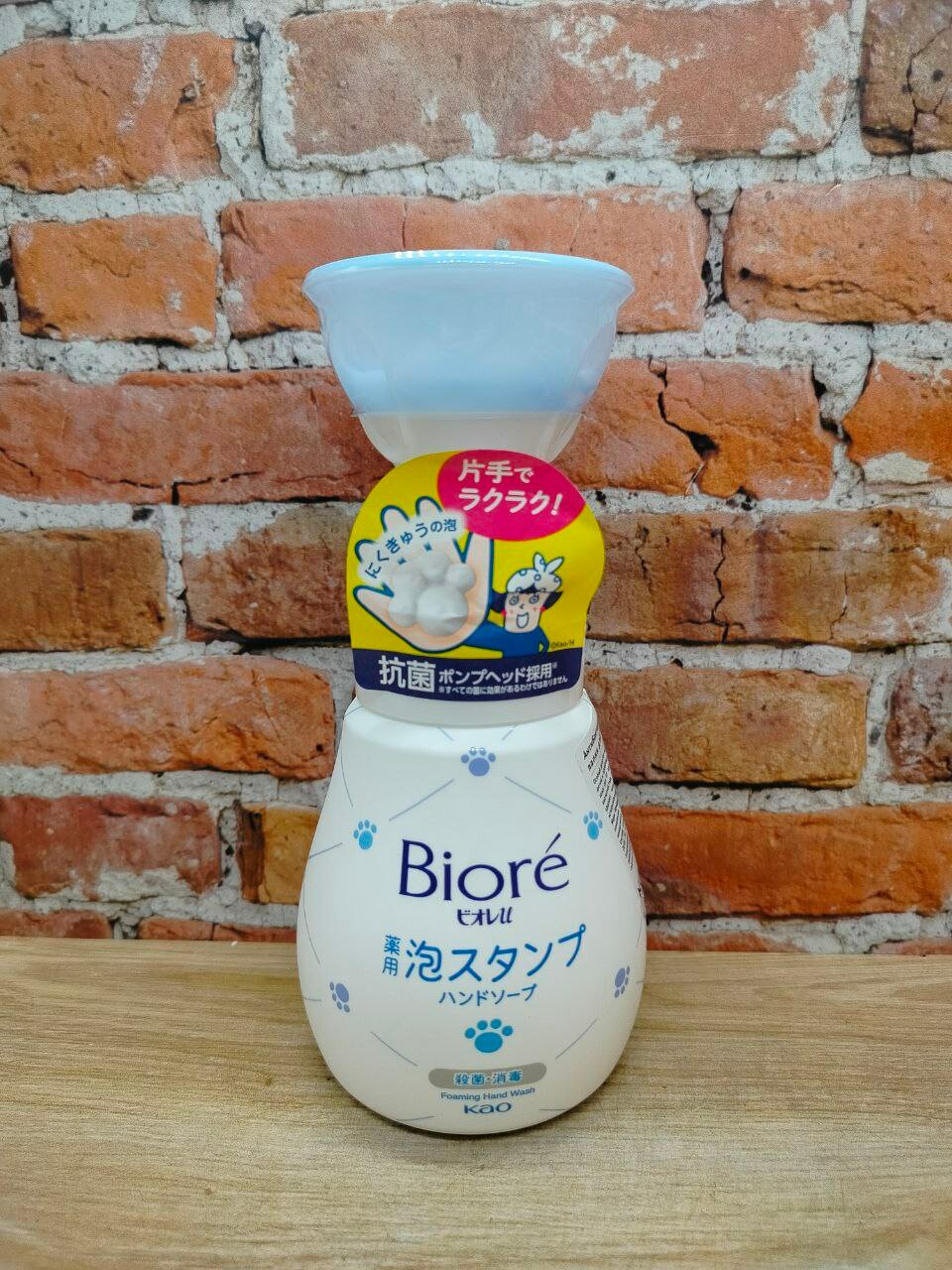 Kao Biore Мыло-пенка для рук антибактериальная с ароматом Цитрусов 240 мл с дозатором в форме лапки