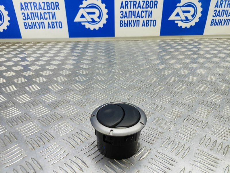 Б/У Дефлектор воздушный Renault Duster HS / Рено Дастер HS 2.0 F4RA400 135 Л.С 2013