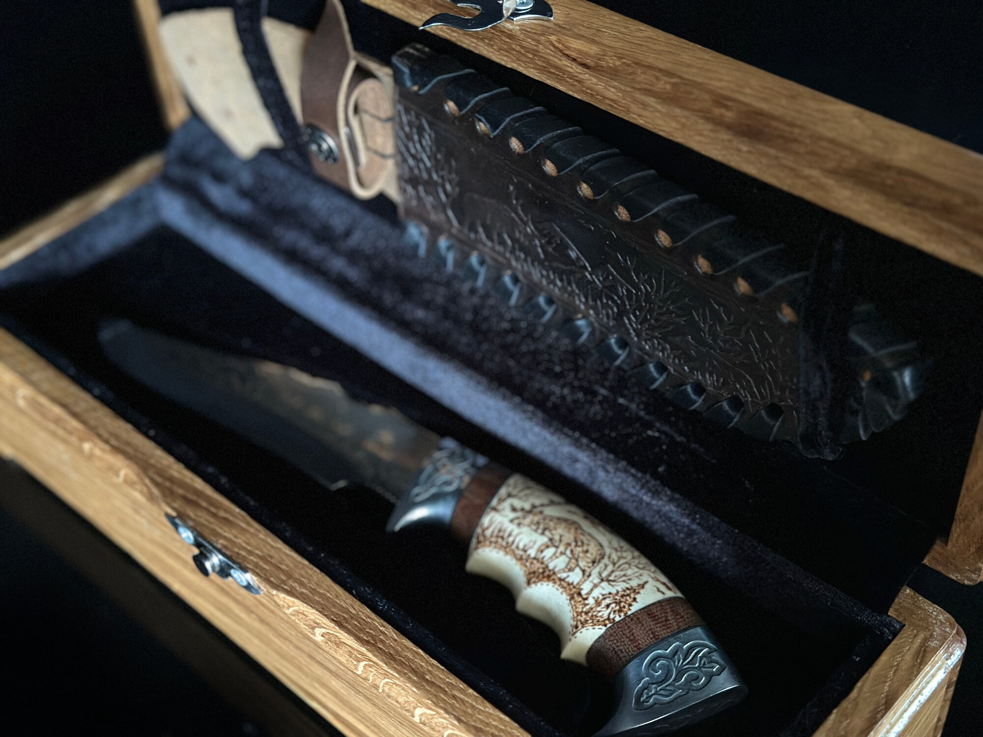 Охотничий нож "Тайга", сталь 95Х18, ручная работа, рукоять из кости, в подарочном коробе