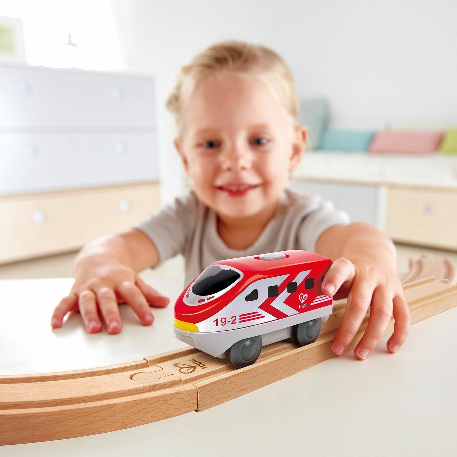 Локомотив на батарейках, красный-0