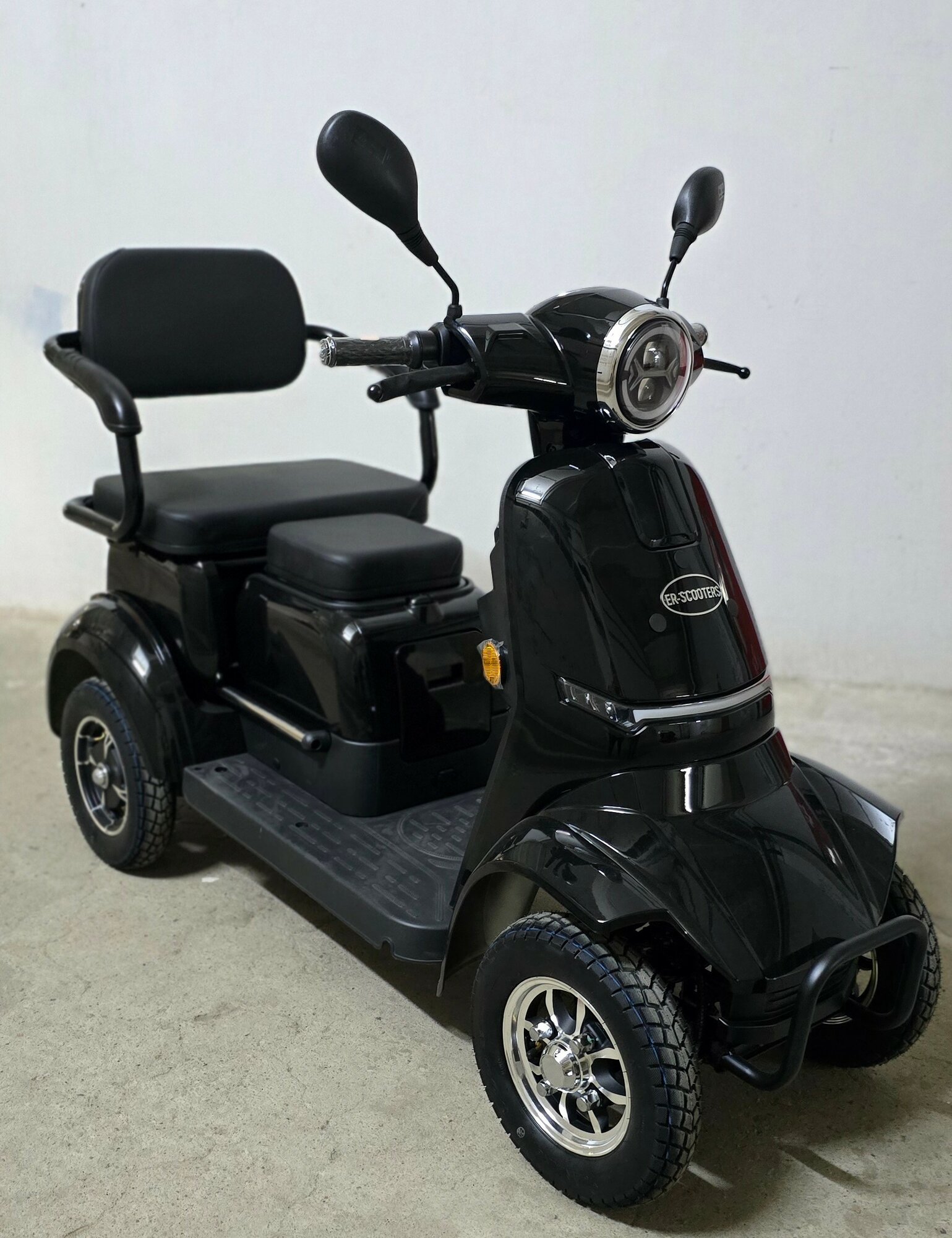 Электроскутер 4-х колёсный ER-SCOOTERS MUNGO 2 (60V 20Ач 1000W 25 км/ч 50км) 2-х местный с светодиодной оптикой