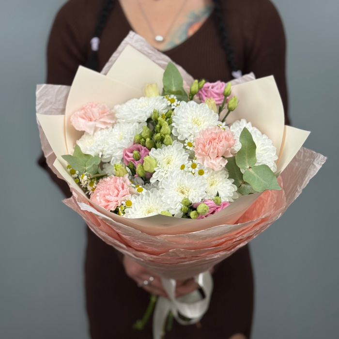 Букет Нежность сердец в стильной упаковке. «365 Поводов» - живые цветы с доставкой