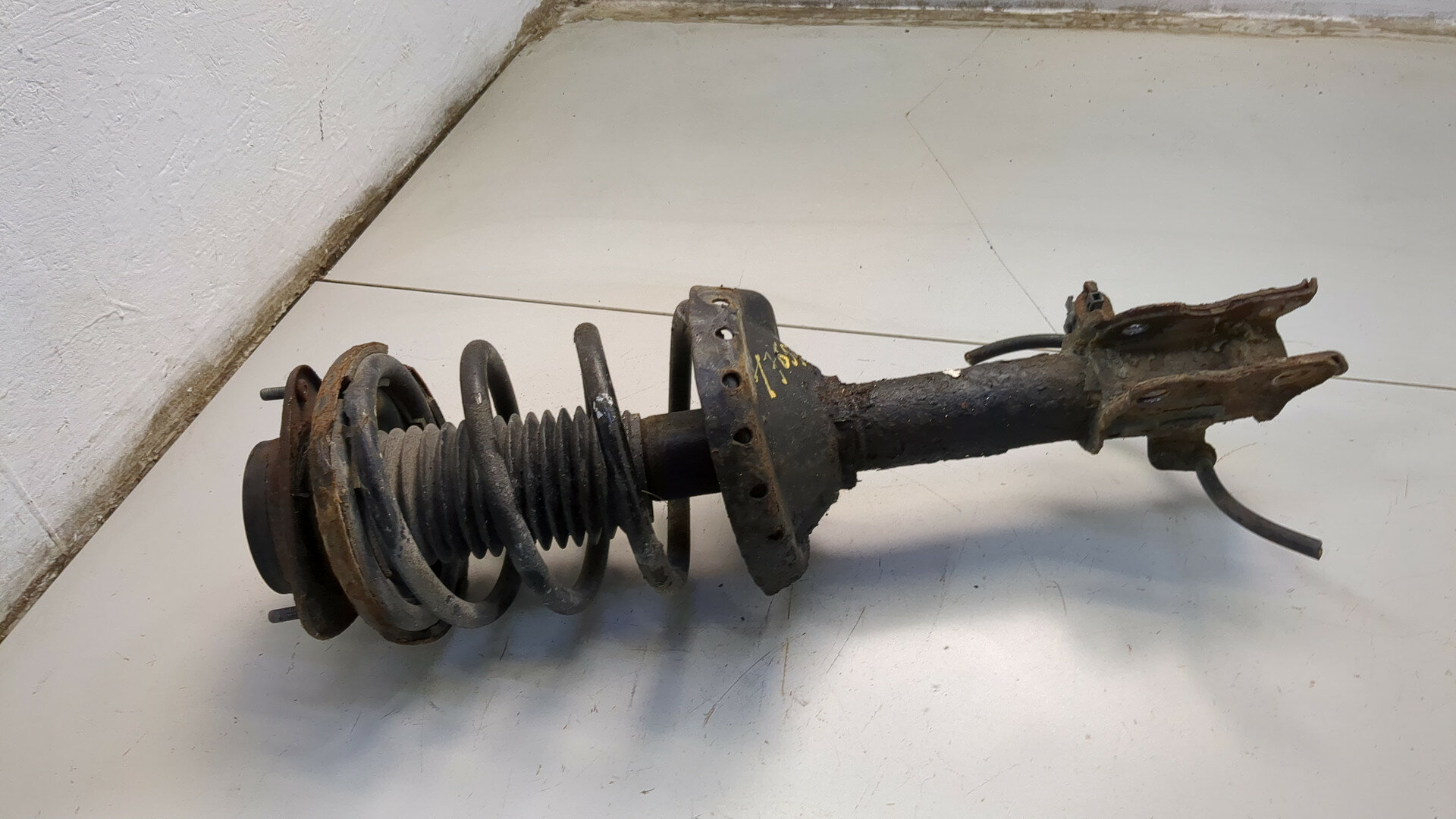 Амортизатор подвески правый передний Subaru Tribeca (B9) Б/У