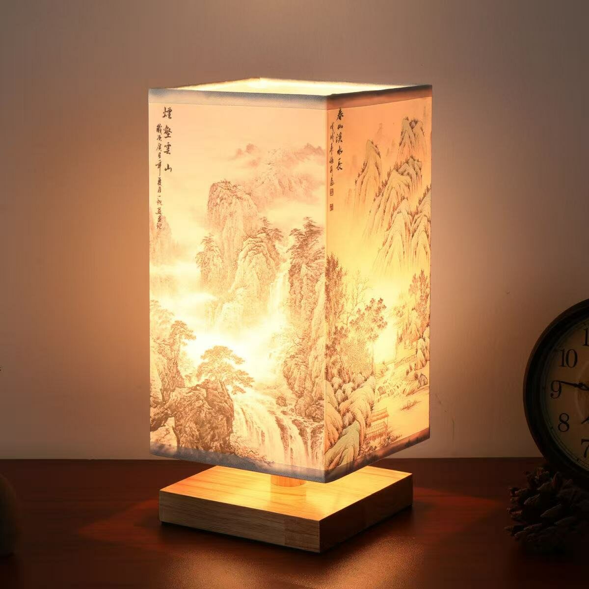 Настольная лампа с каллиграфией Синшу в китайском стиле с тремя уровнями регулировки цвета.