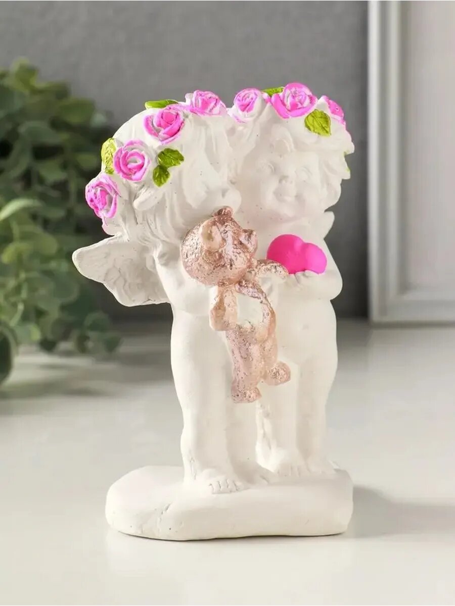 Очаровательная фигурка ангелов с медведем в белом