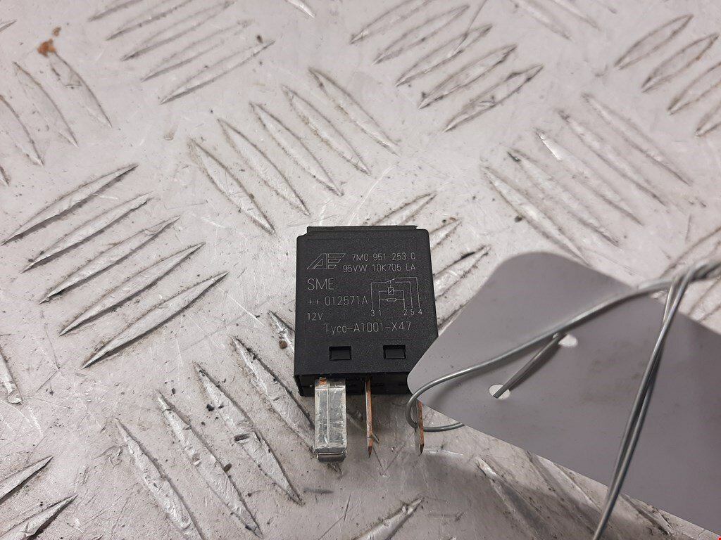 Реле Ford Galaxy 1 1068722 арт. 776680