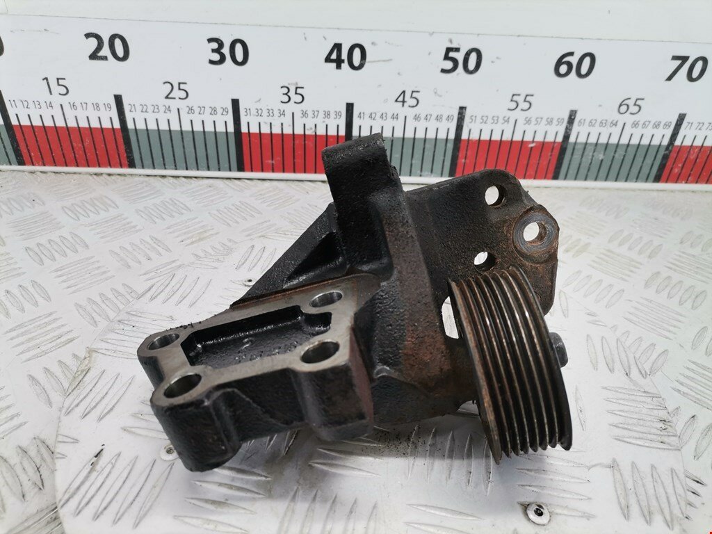 Кронштейн (крепление лапа) двигателя Toyota Rav4 3 1231526020 арт. 2058167
