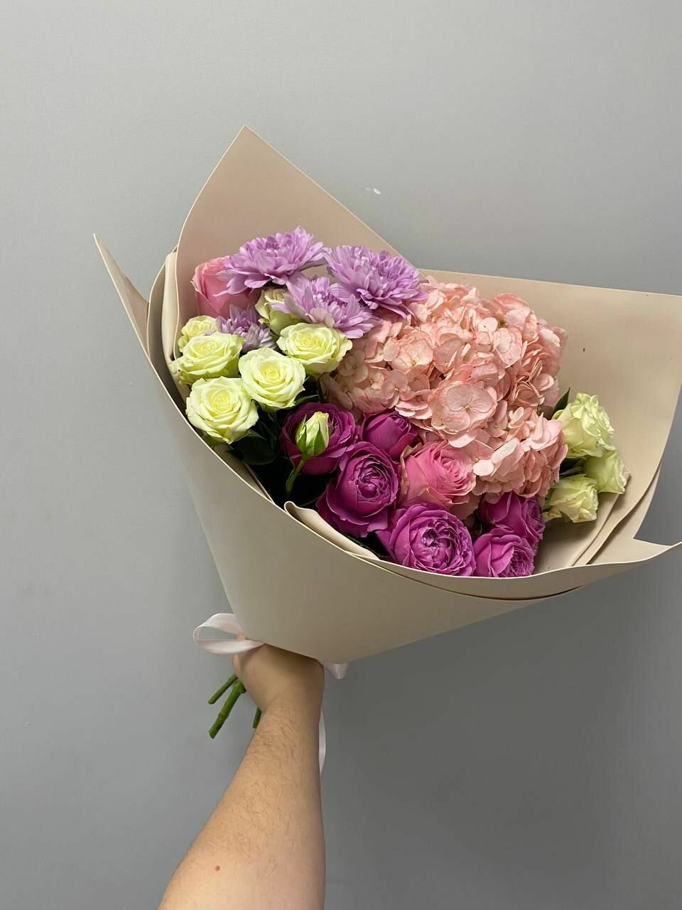 Букет Well-Flowers "Моя Душа", гортензии, розы, хризантемы, 9 цветов, круглый, букет свежих цветов