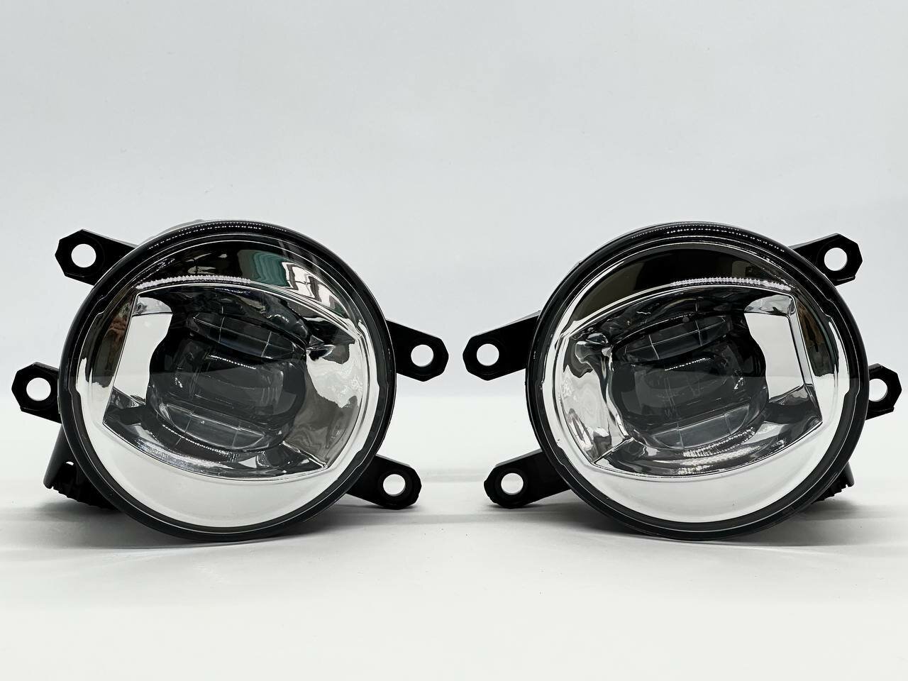 Противотуманные LED фары на Toyota большая линза 30W