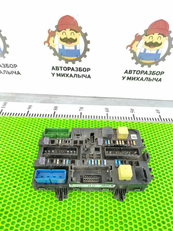 Блок предохранителей салонный Opel Astra GTC L08 13220832