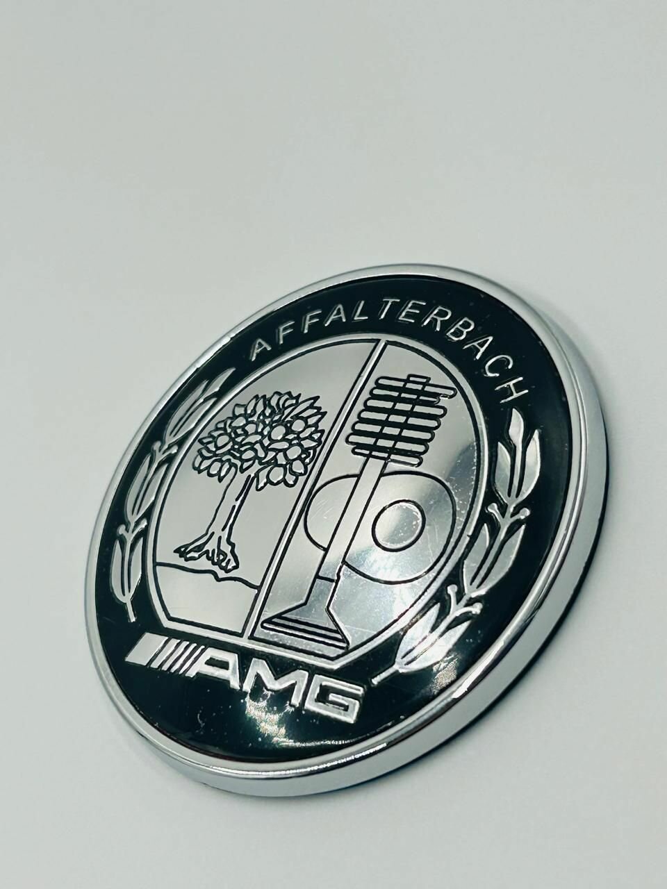Эмблема знак на капот Mercedes Benz AMG Дерево 57мм на скотче
