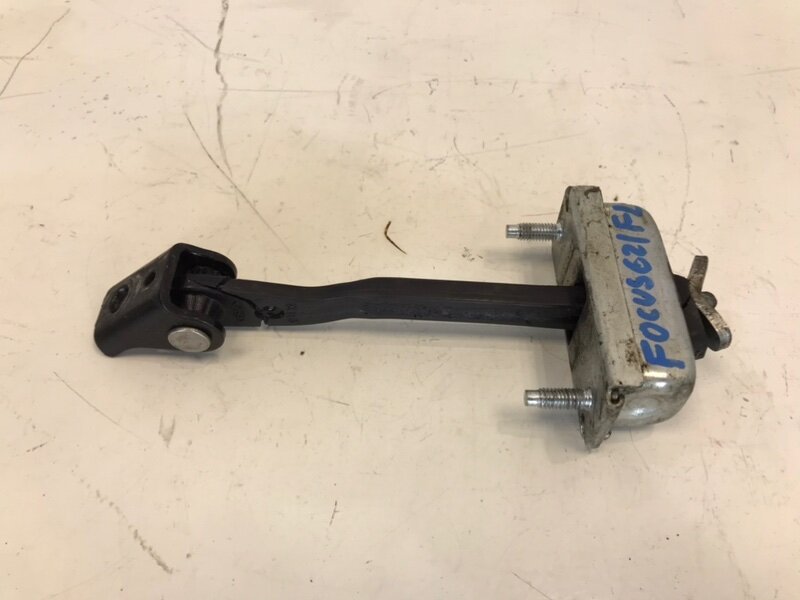 Б/У ограничитель двери Ford Focus 2010 CB4 SHDA 1.6L Duratec Перед. Лев. есть небольшой надлом 36604 FORD арт. 1641573, 3M51R...