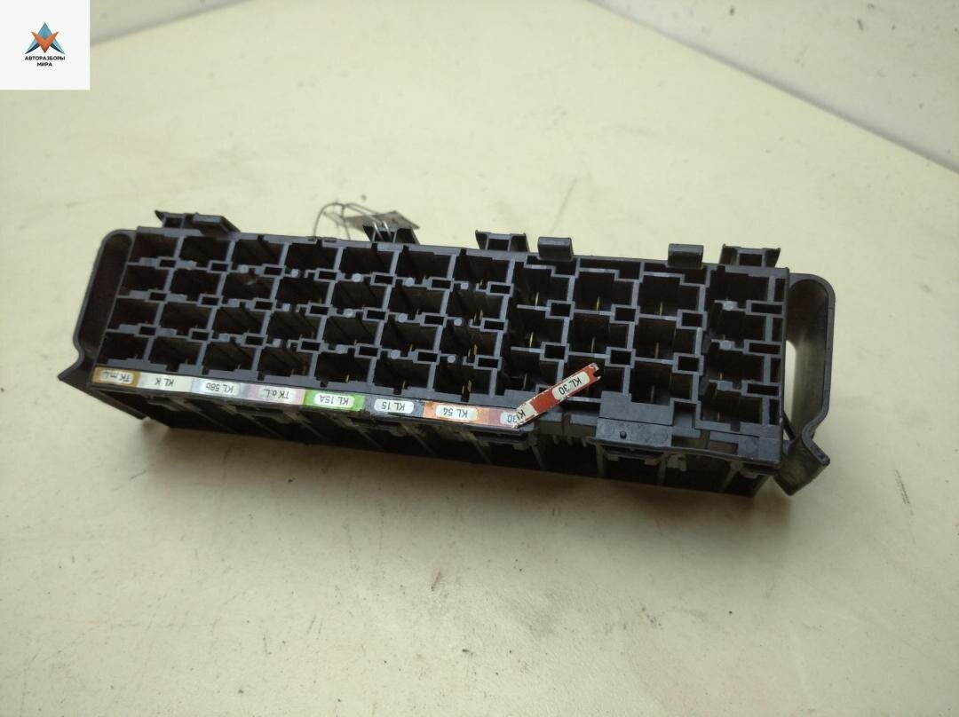 Блок предохранителей Volkswagen Transporter T4 2001 7D0937517