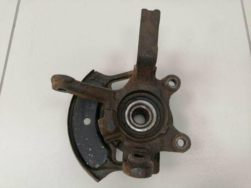 Кулак поворотный передний левый Nissan Almera Classic B10 2006-2013