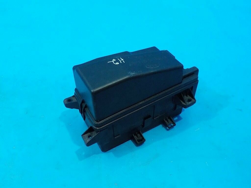 Блок предохранителей под капотом KIA Sorento 1 2002-2009 911613E010 - Б/У