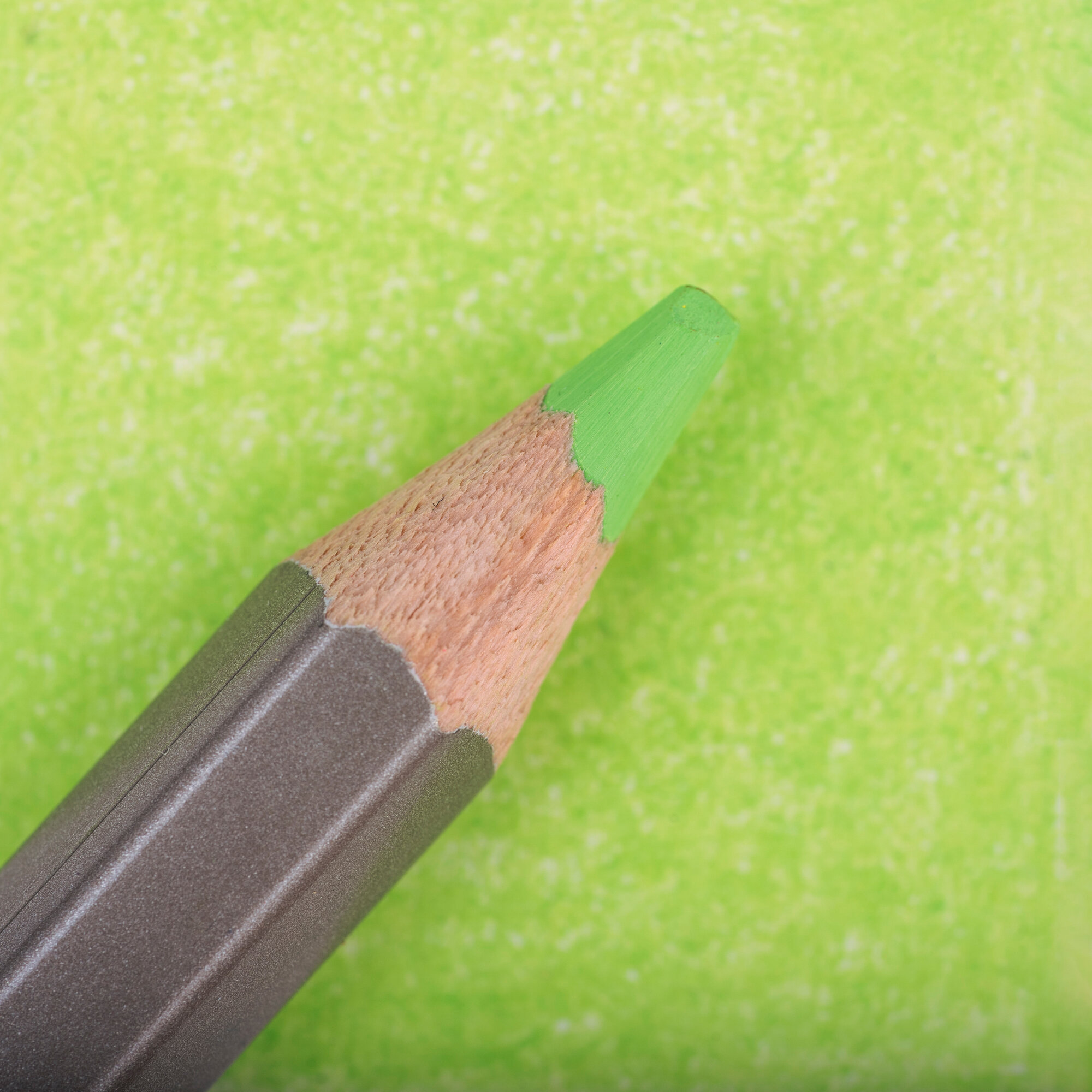 Карандаш цветной GRAFART PRO №040 салатовый