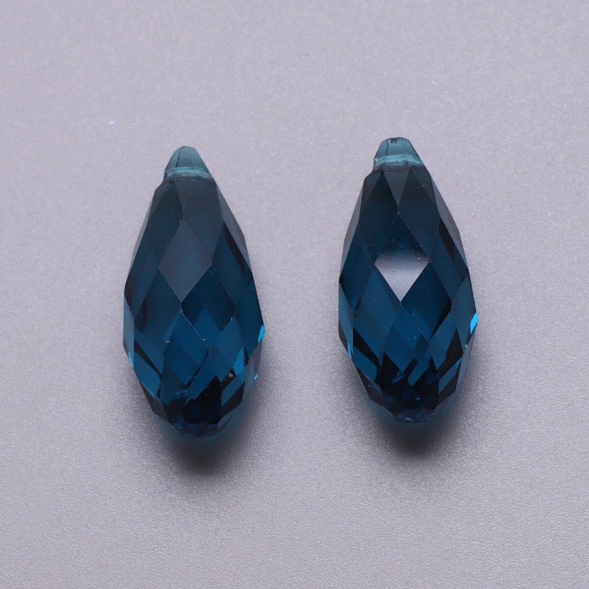 Стеклянные граненые бусины-капельки формы груши Kingshine Синий, 12X25MM 5PCS, hole blue