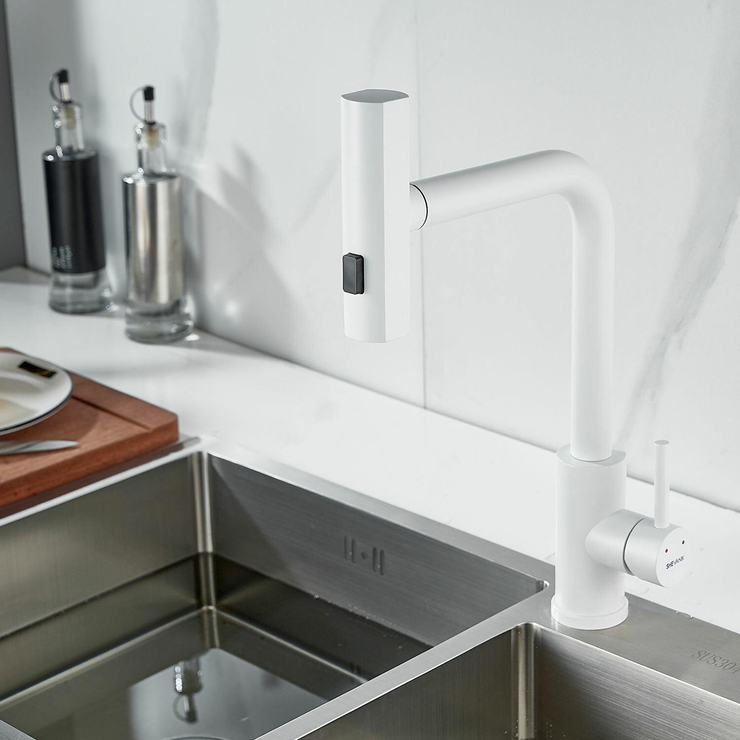 Смеситель для кухни Shevanik с гибким изливом, с выдвижным 2-х режимным аэратором, белый