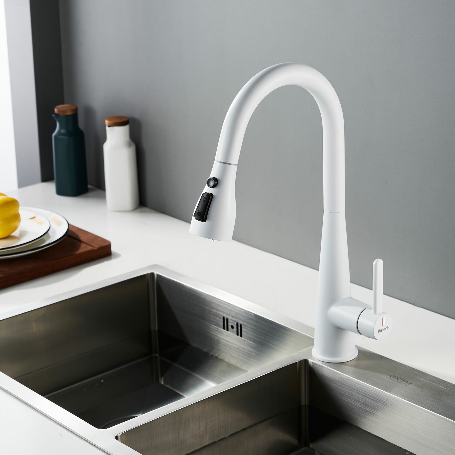 Смеситель Shevanik S363C, кухонный, поворотный, гибкий излив, лейка душ, белый