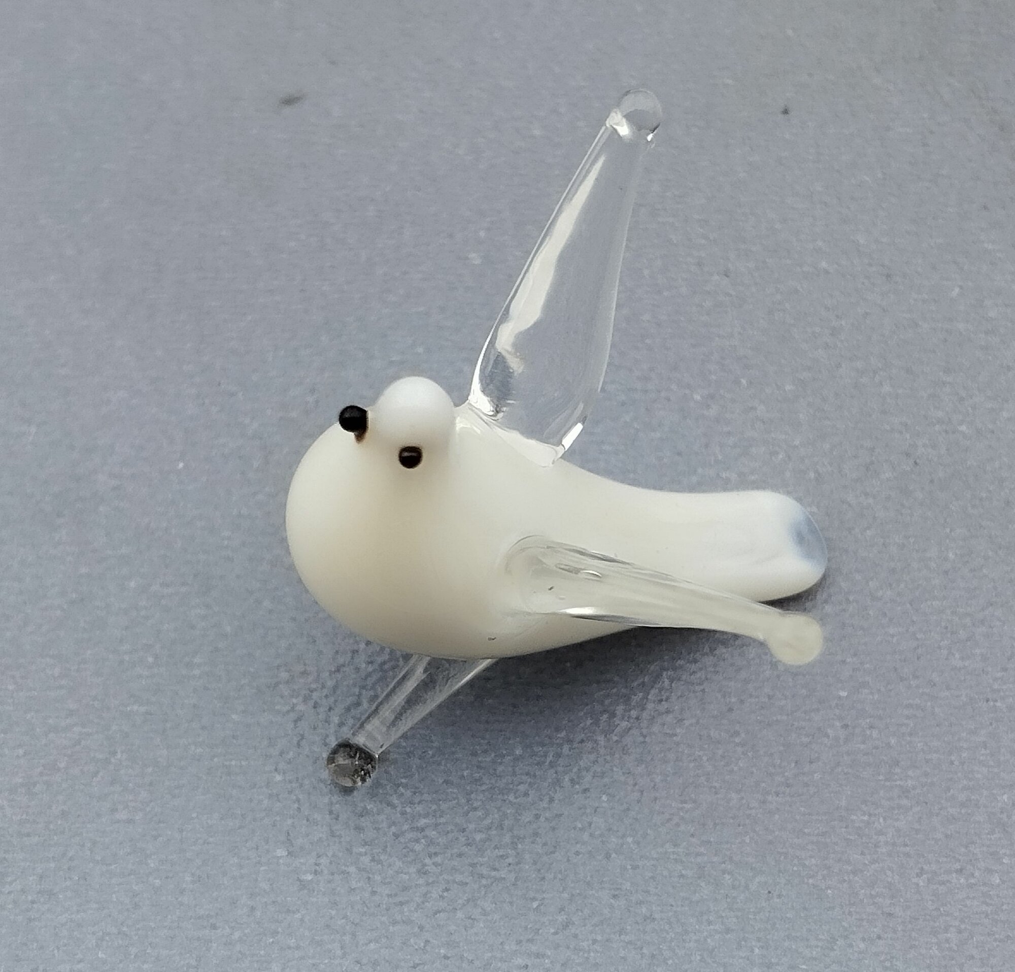 Стеклянная микро фигурка голубь с крыльями