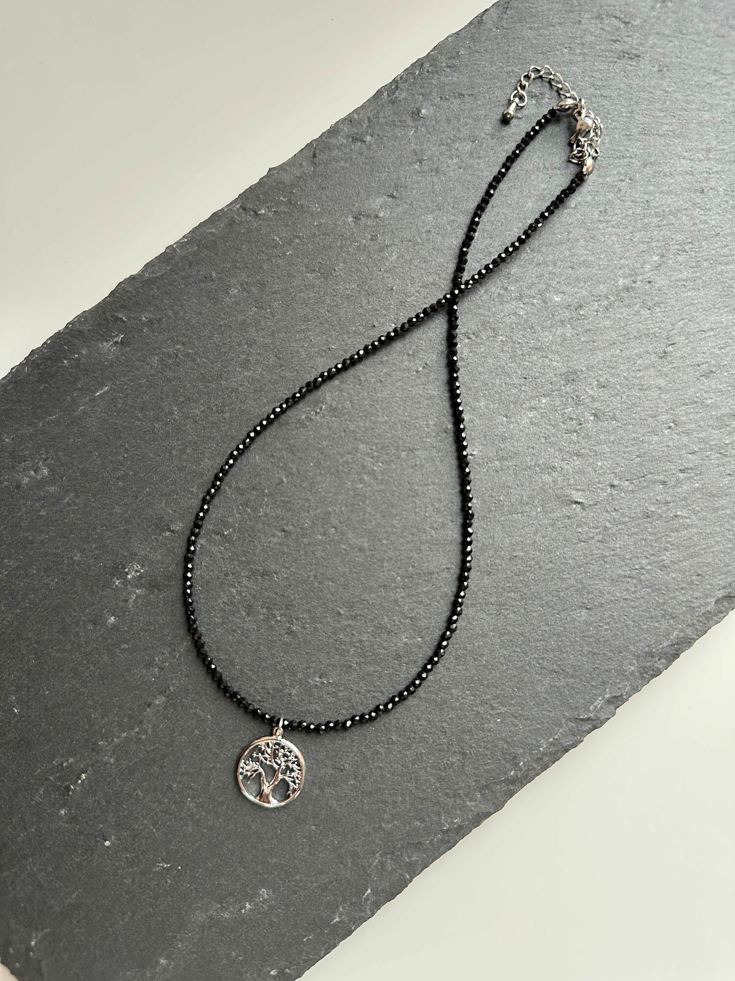 Чокер, шпинель, бисер