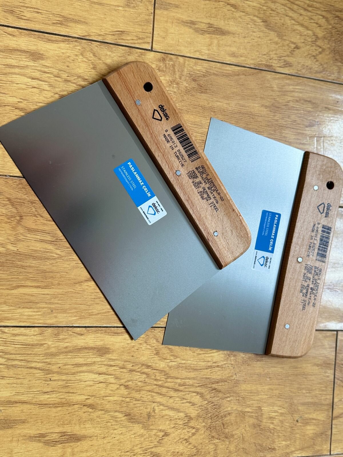 Шпатель DEKOR HASSAN широкий 220мм, пружинная сталь, деревянная ручка DEKOR 043