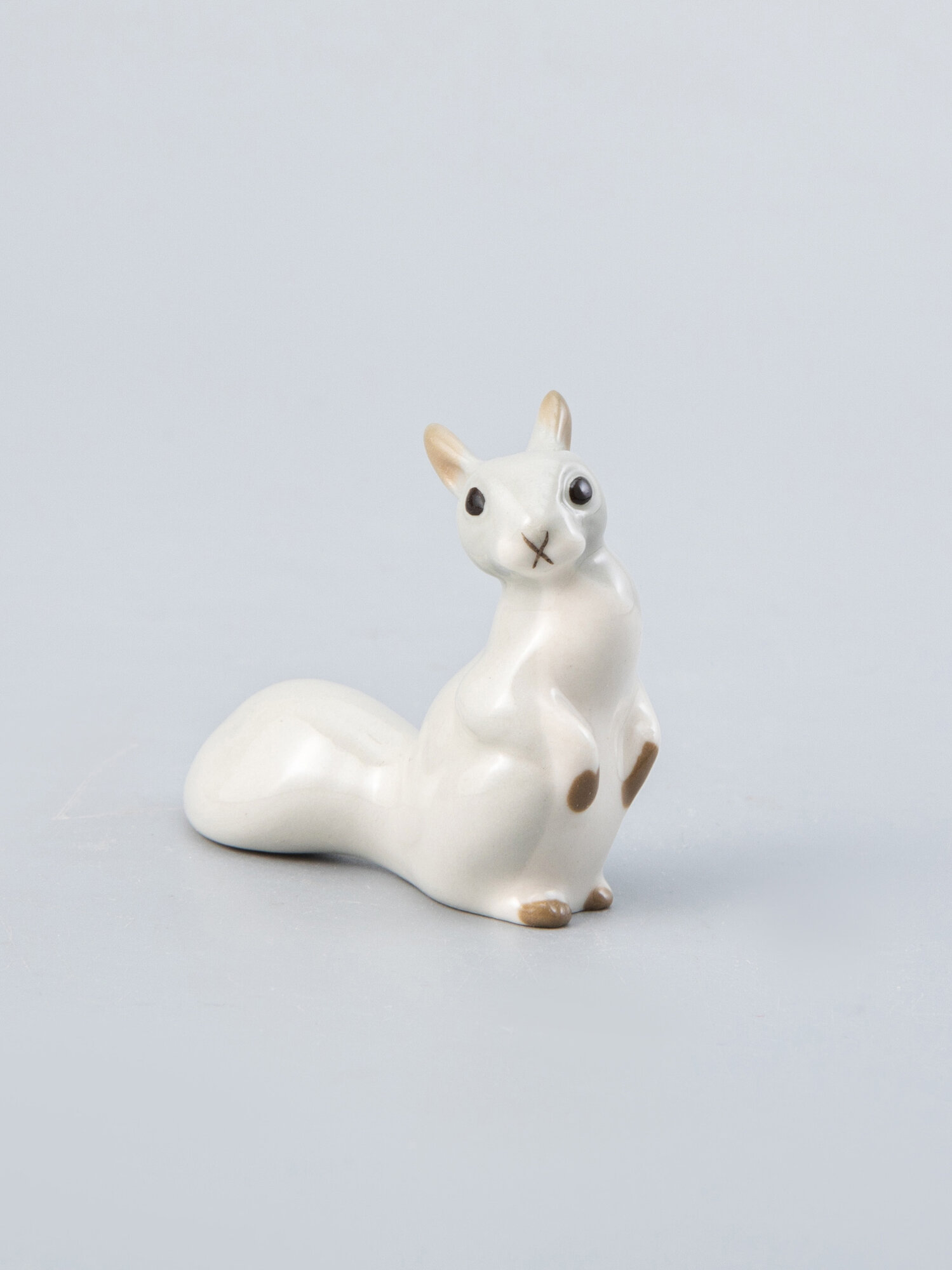 Миниатюрная фарфоровая статуэтка "Белочка", фарфор, 4см, ручная роспись, Императорский фарфоровый завод
