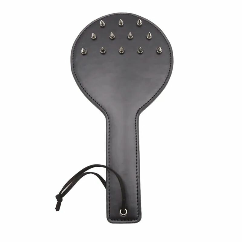 Твердая черная кожа с шипами, если подумать