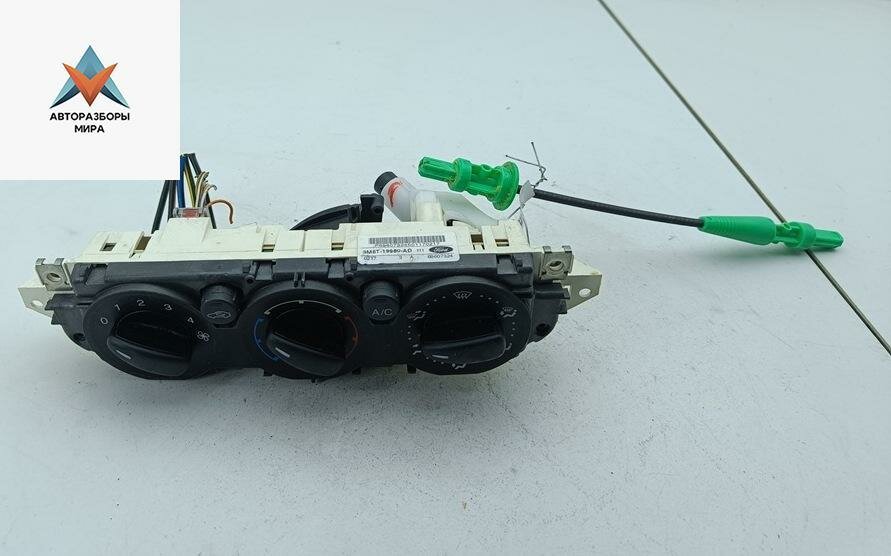 Блок управления печки / климат-контроля Ford Focus 2 2005 3M5T19980AD