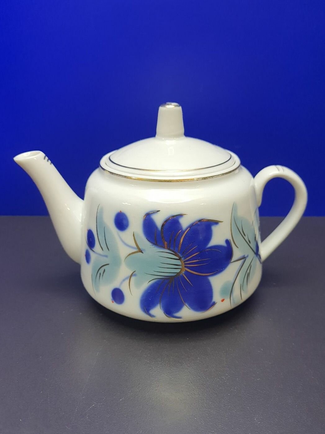 Винтажный заварочный чайник, фарфор, деколь с подрисовкой, золочение, Городницкий фарфоровый завод, СССР, 1970-1991 гг.