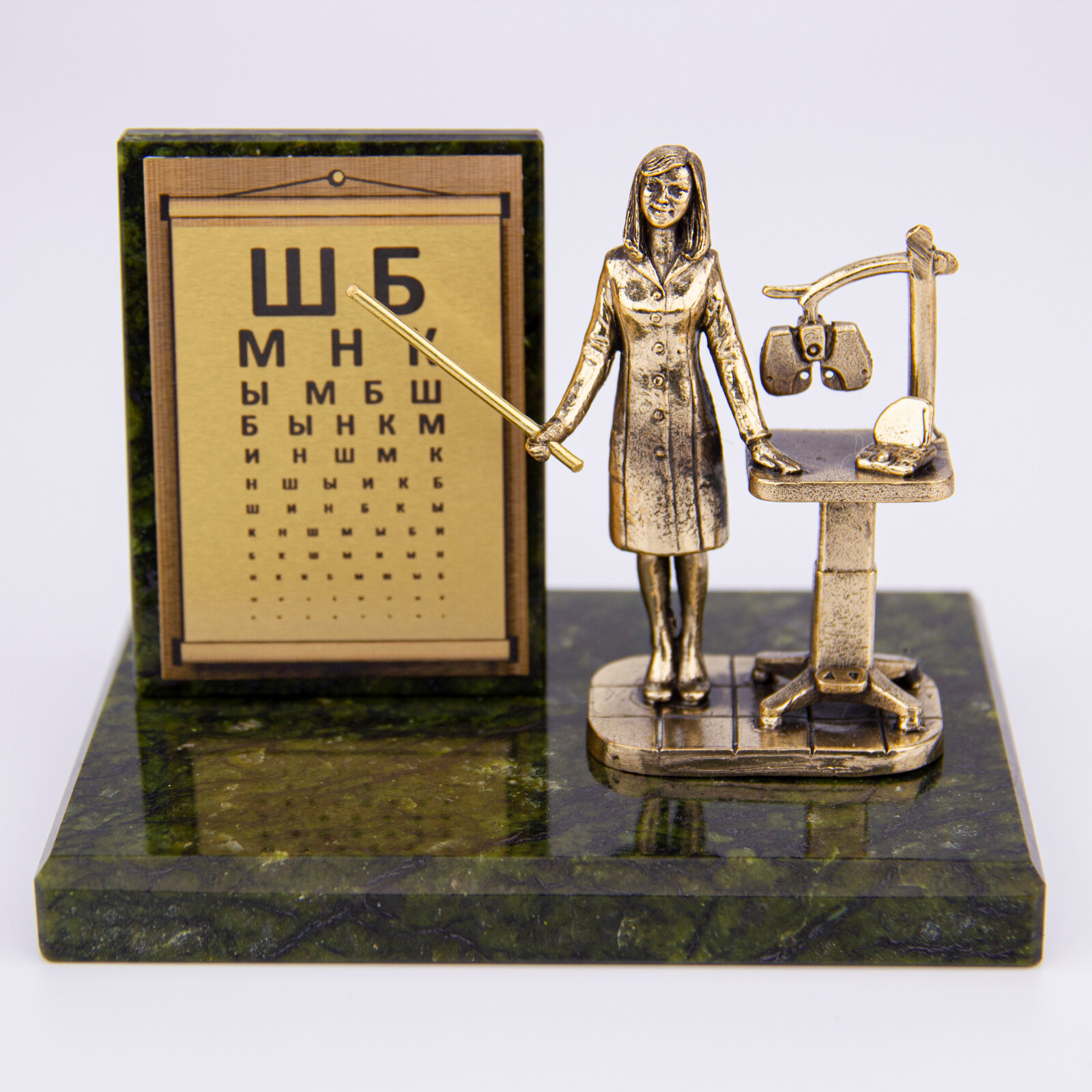 Фигурка на камне "Офтальмолог" женщина с таблицей БФКБ-86/2офтальмолог жен.