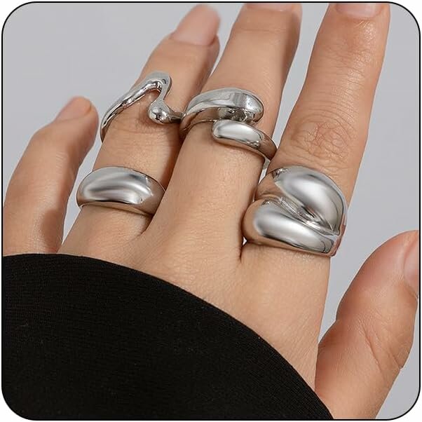 Набор из трех золотых колец FloralGrace с узором в виде морских звезд и изящных волнообразных мотивов из ракушек, идеально подходящий для летнего украшения женщин и девушек.