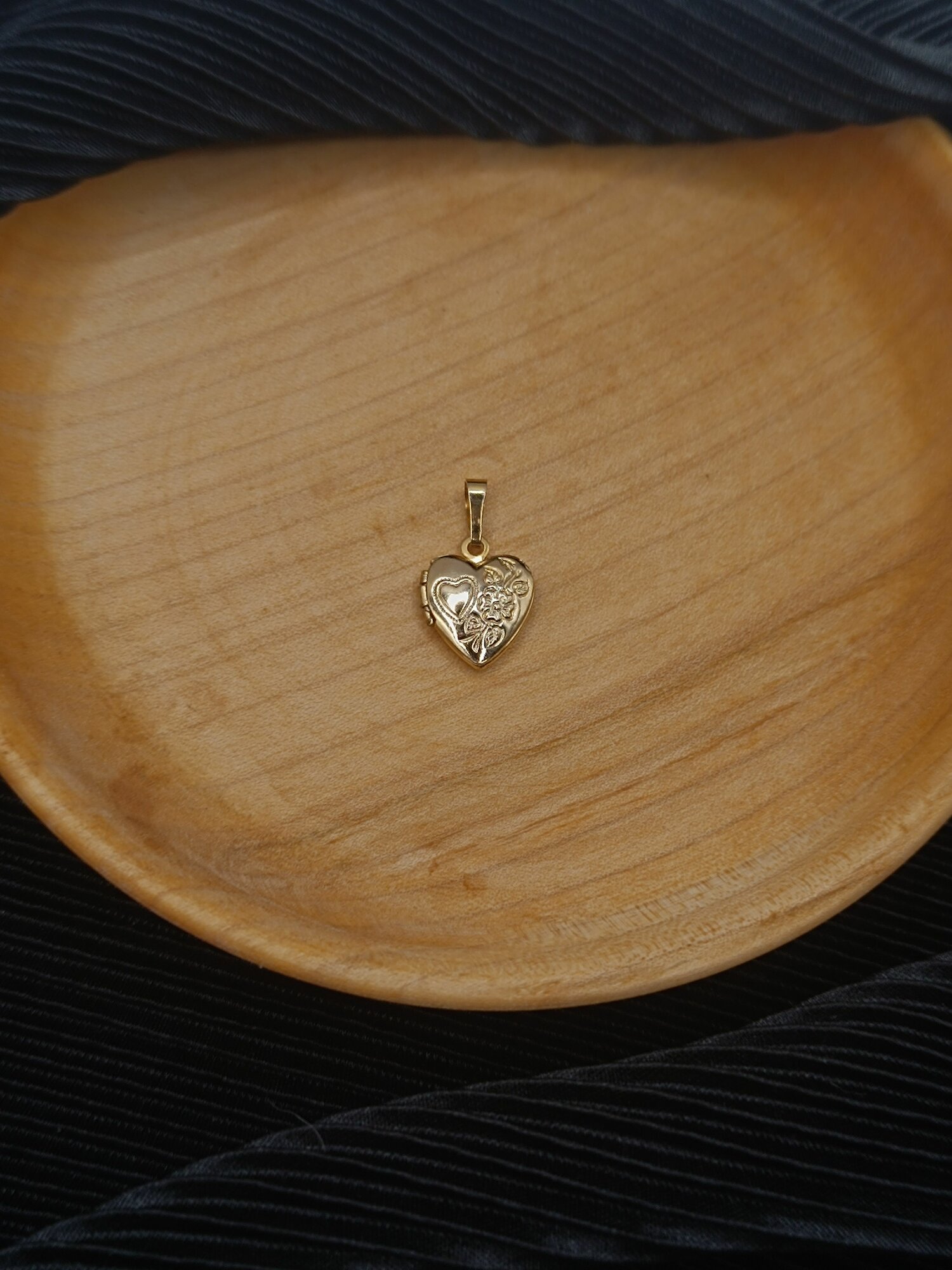 Винтажный открывающийся кулон для фото.