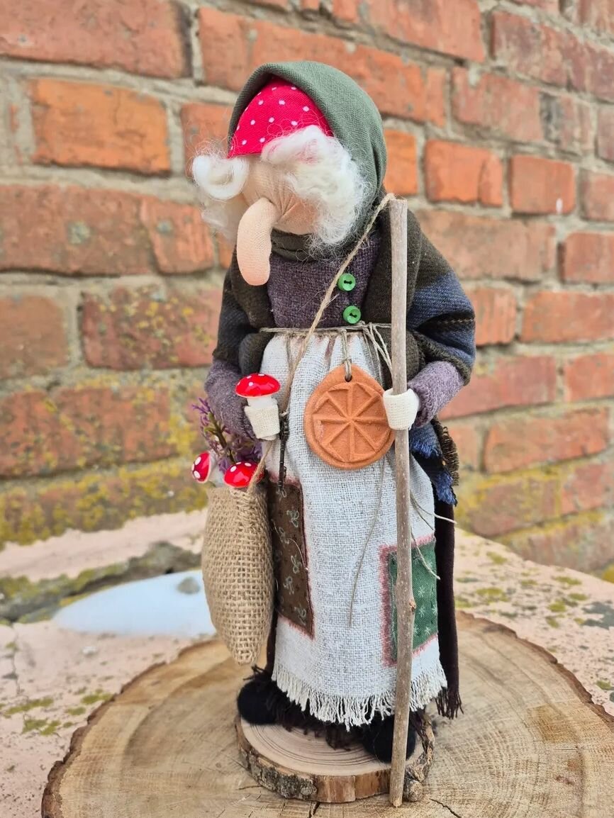 Кукла-оберег "Баба Яга Травница", ручная работа, текстиль, шерсть, дерево, 30см