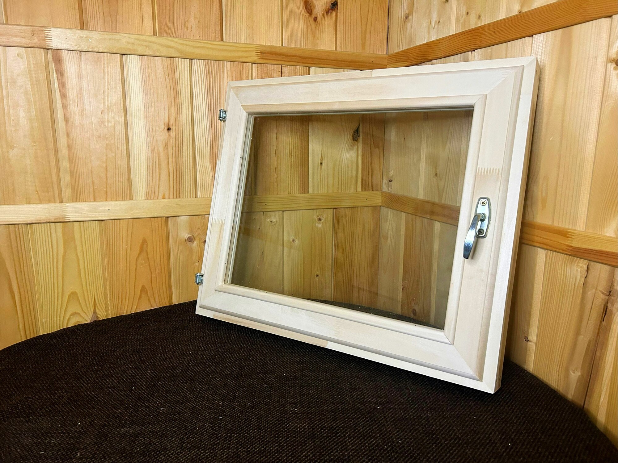 Деревянное окно