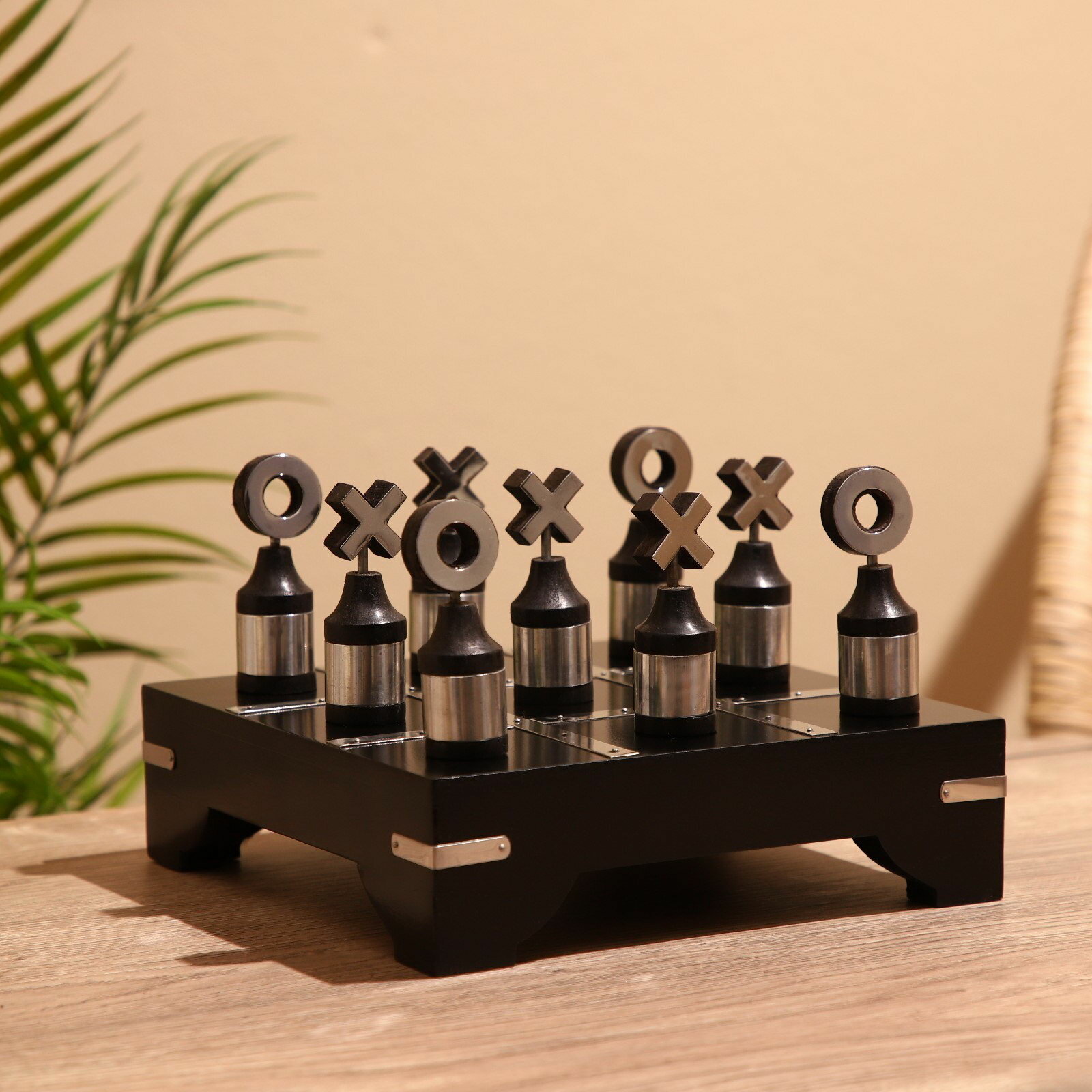 Игра настольная "Крестики-нолики", 20x20 см, манговое дерево, сталь