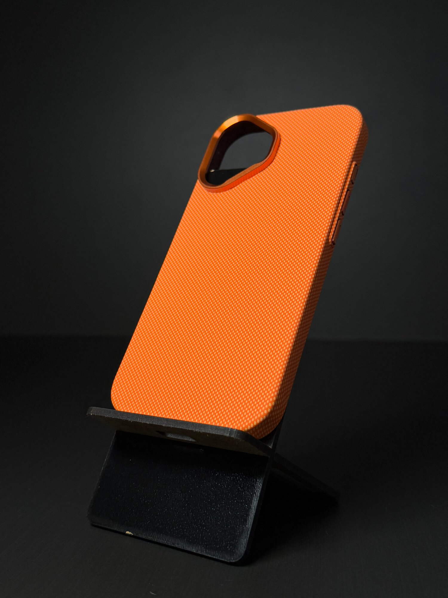 Чехол для Айфон 17 с МагСейф из Кевлара / чехол iPhone 17 с MagSafe Kevlar LUXO Life, оранжевый, карбоновый