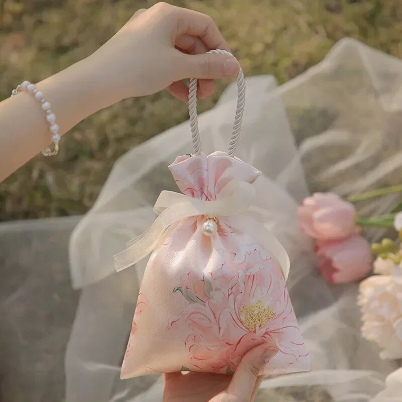 Подарочная сумка Pink с рисунком цветов